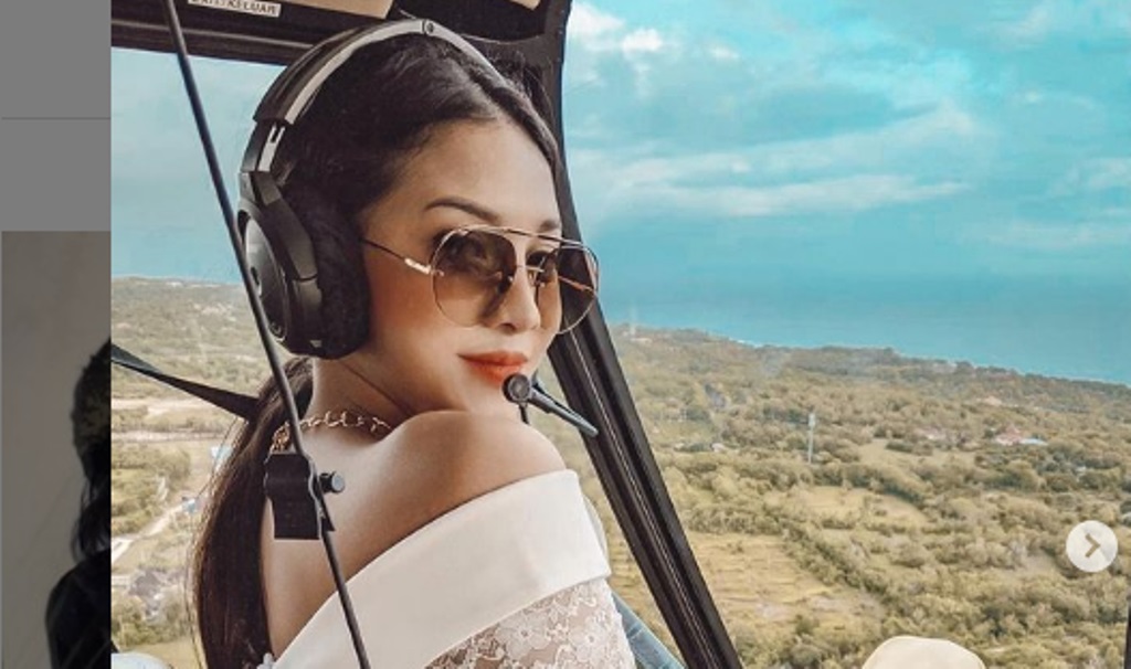 Cantiknya Anya Geraldine Naik Helikopter - Smart News Tapanuli